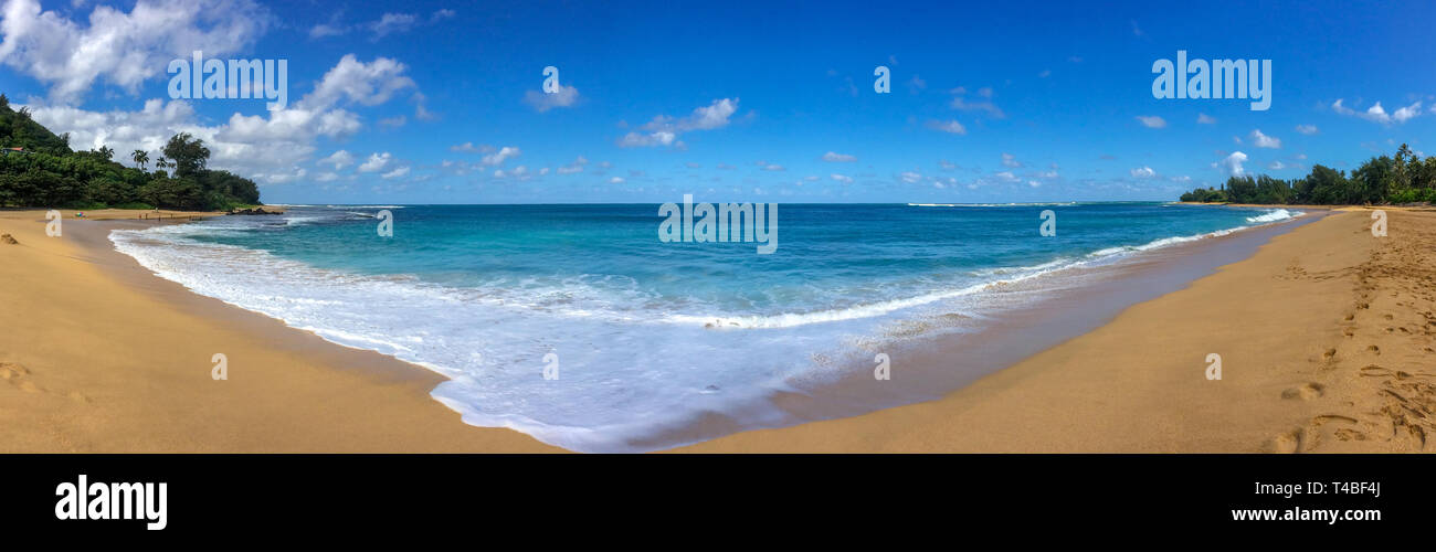 Panoramic view of Haena Beach Park with Tunnels Beach (Makua Beach) on ...