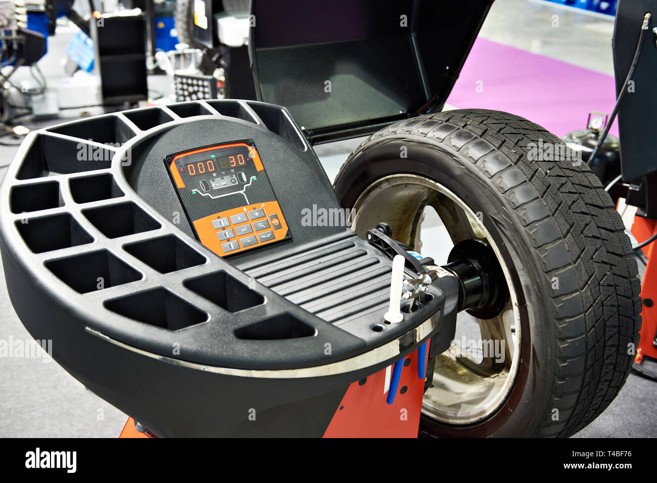 Car wheel balancing hi-res stock photography and images - Alamy