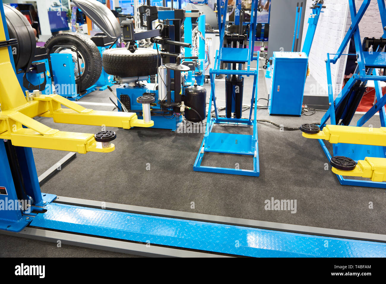 Car service repair equipment hi-res stock photography and images - Alamy