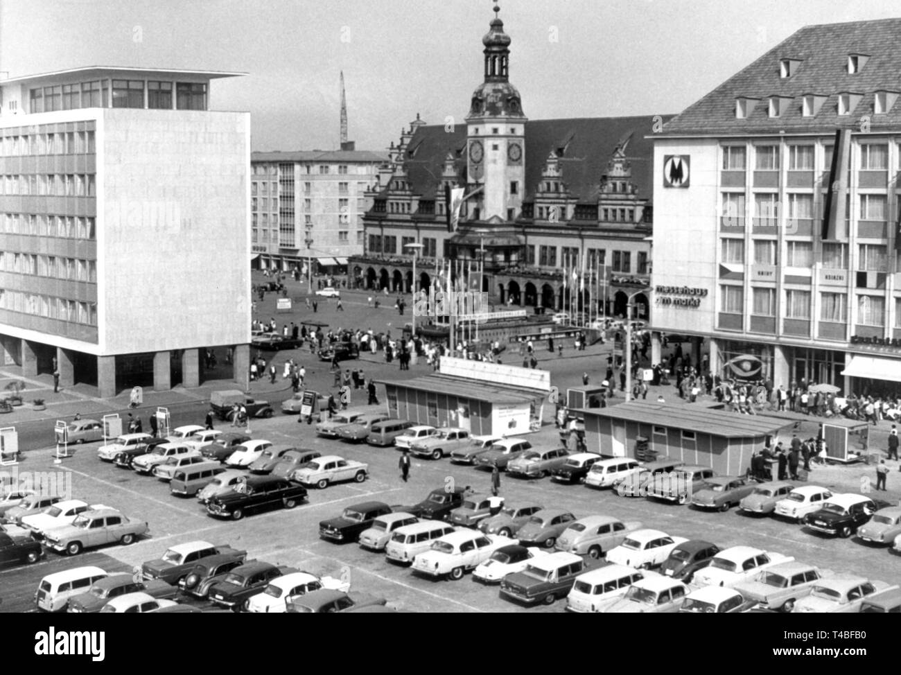 The market place of Leipzig during the autumn fair in September 1965 ...