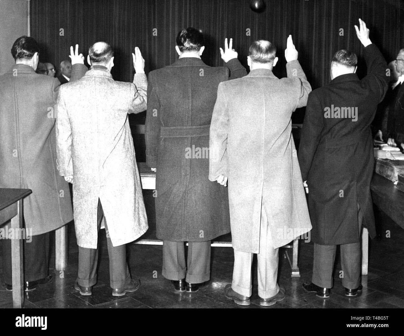 Witnesses from the immediate vicinity of SS General Kammler are sworn ...