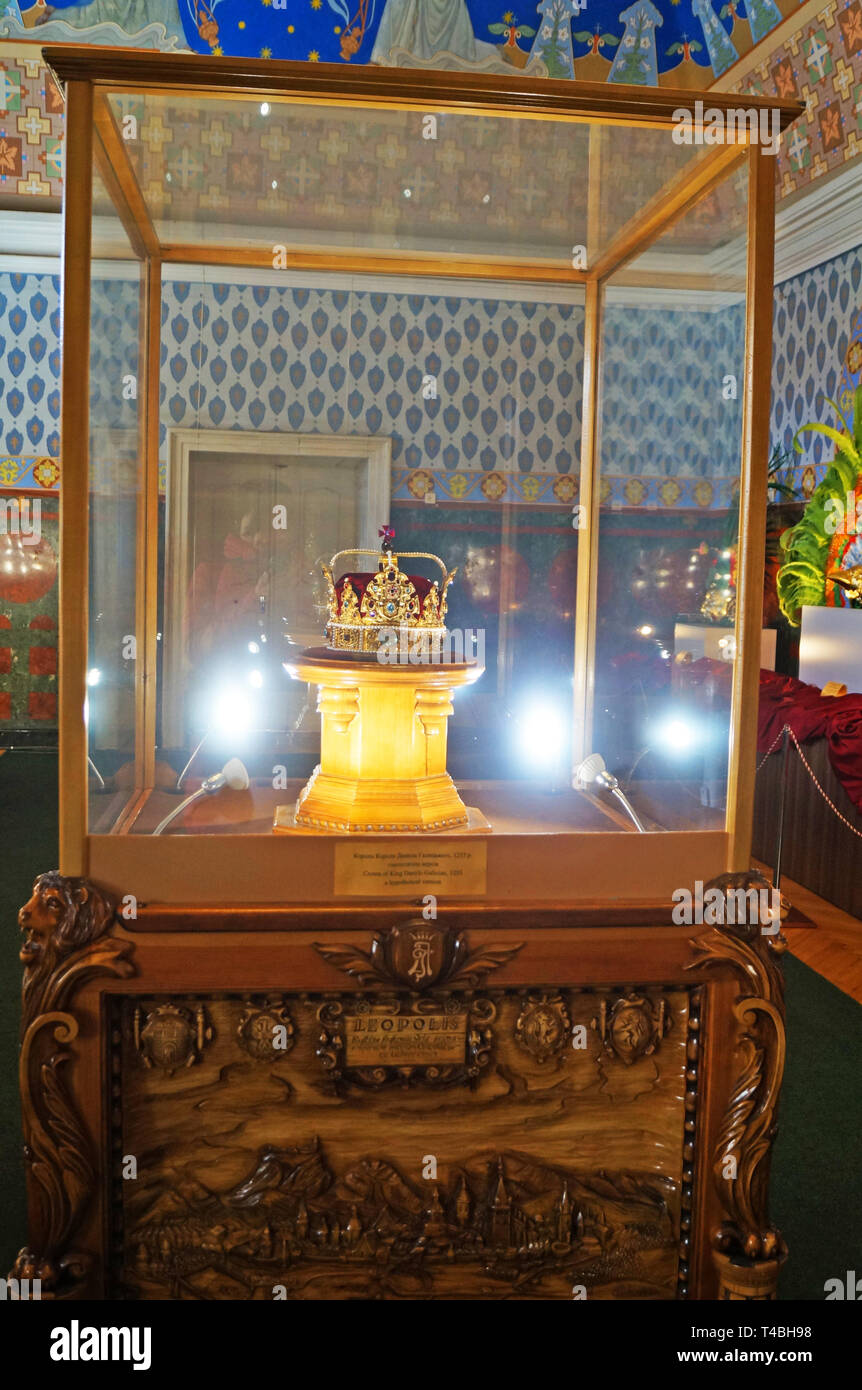 King queen stand medieval hi-res stock photography and images - Alamy