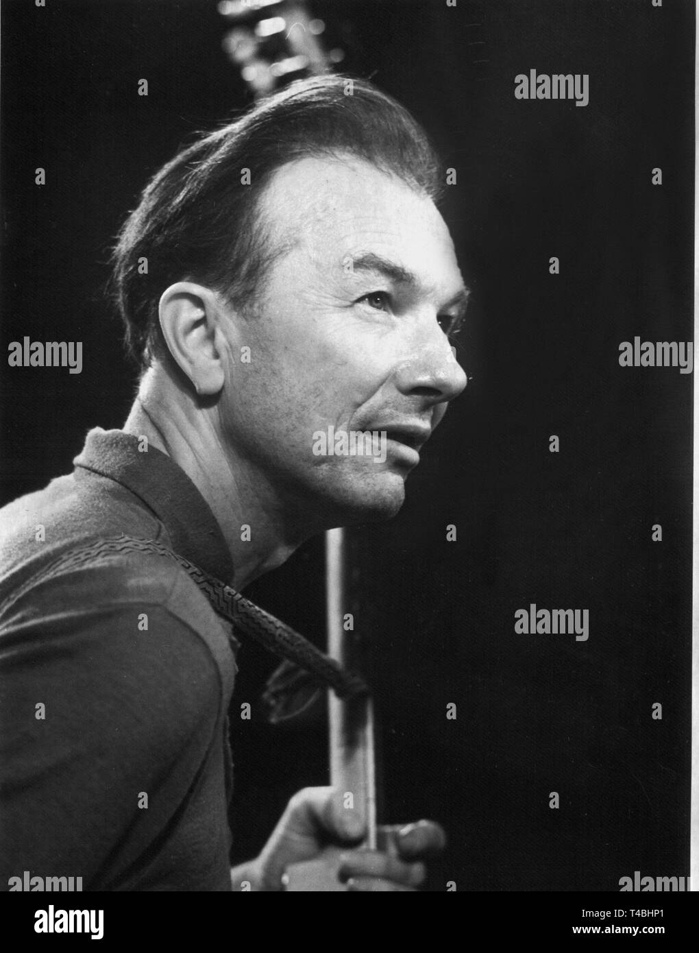 US folk singer Pete Seeger performs at a TV show in East Berlin, GDR ...