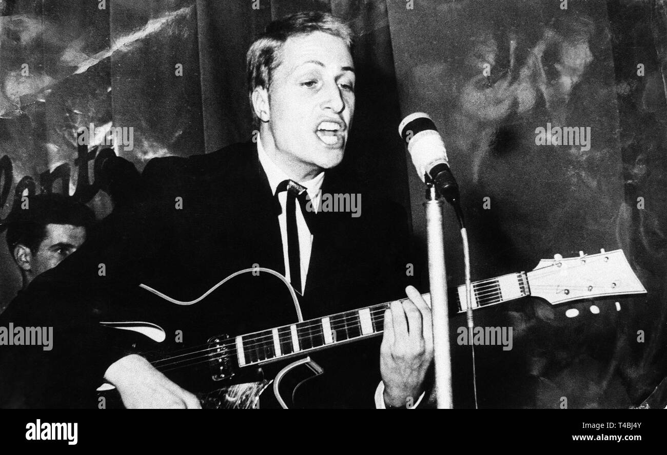 Actor, singer Reiner Schoene, GDR | usage worldwide Stock Photo - Alamy