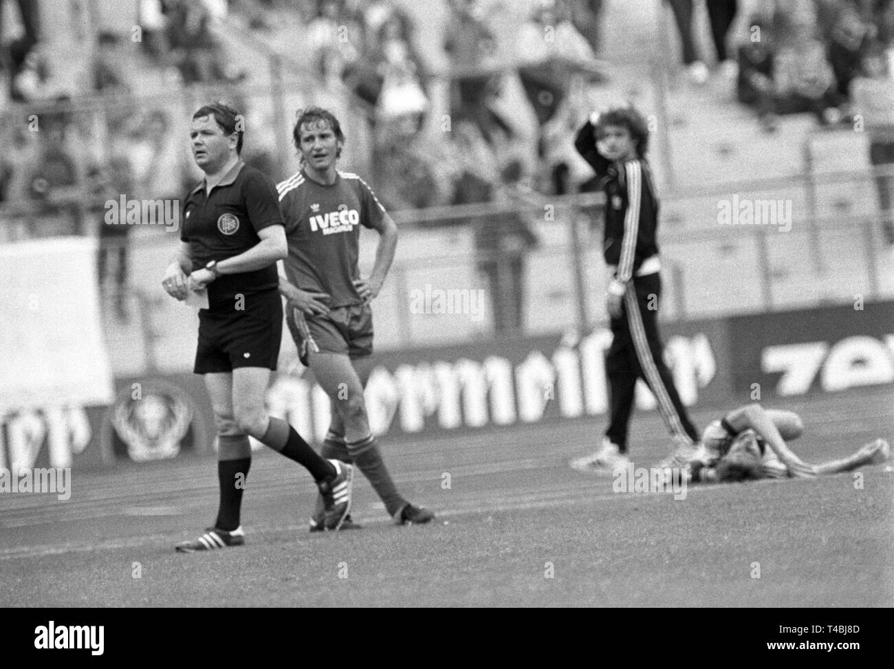 Munich, 14 May 1983, Bayern Munich - FC Kaiserslautern: Referee Wolf ...
