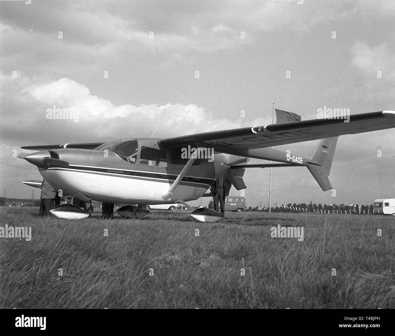 Cessna 336 skymaster hi-res stock photography and images - Alamy