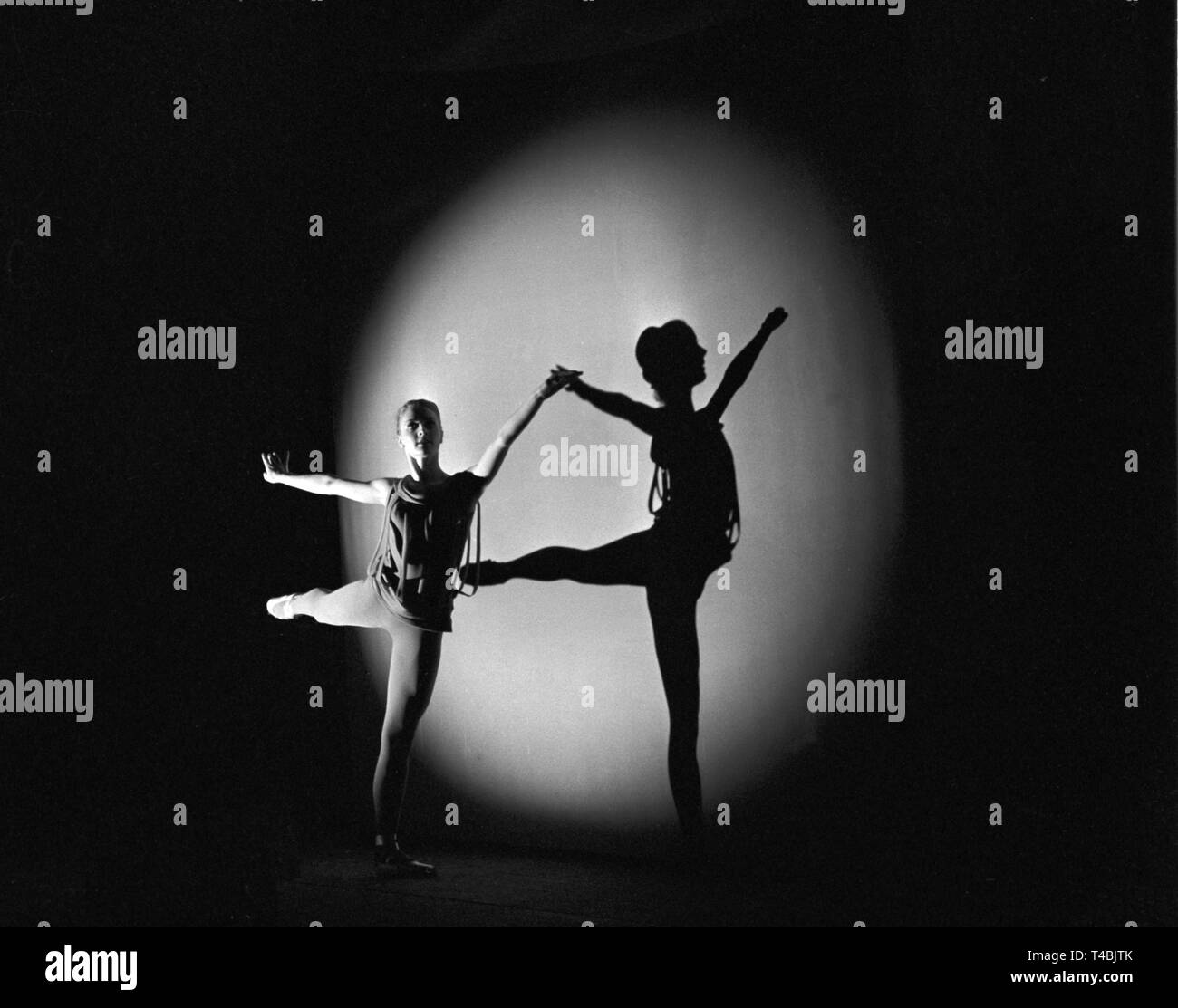 Ballet movements hi-res stock photography and images - Alamy