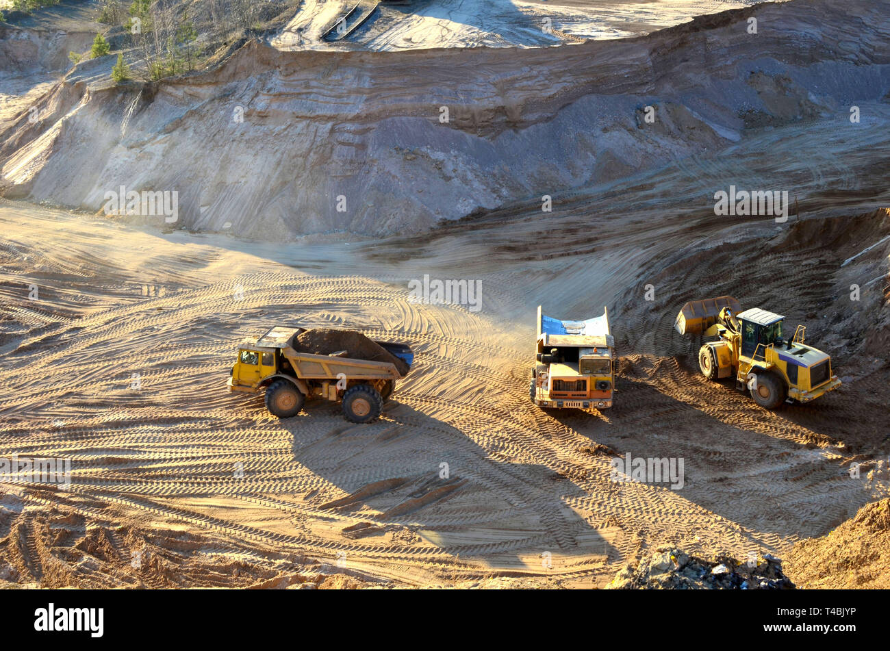 End tipper hi-res stock photography and images - Alamy