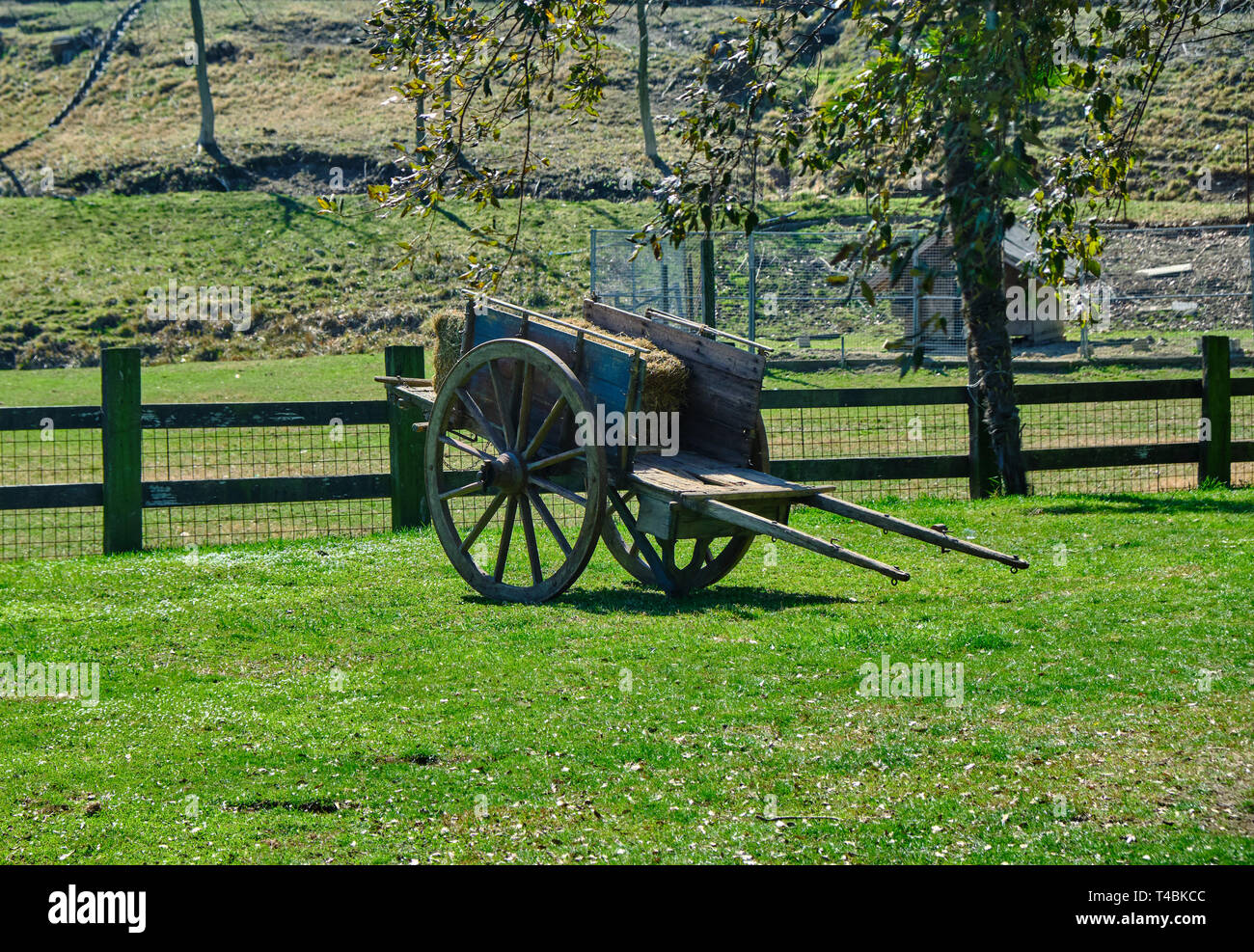 Hay wain view hi-res stock photography and images - Alamy