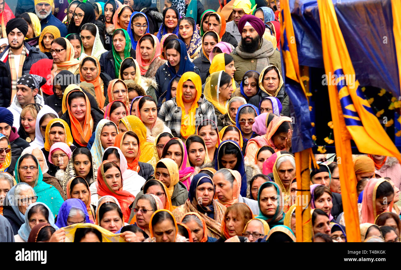 Crowd of women hi-res stock photography and images - Alamy