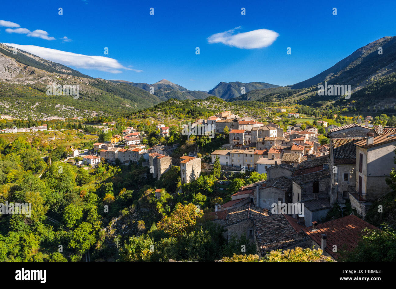 Medieval towns and villages of abruzzo hi-res stock photography and ...