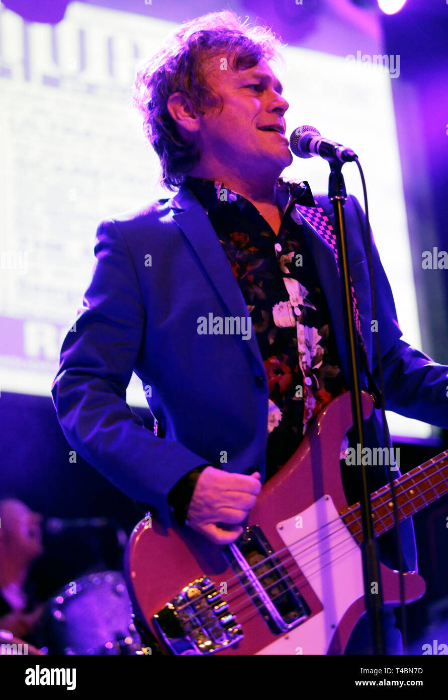 Special guest Duncan Reid of Duncan Reid and the Big Heads performs on stage during the Eddie ...