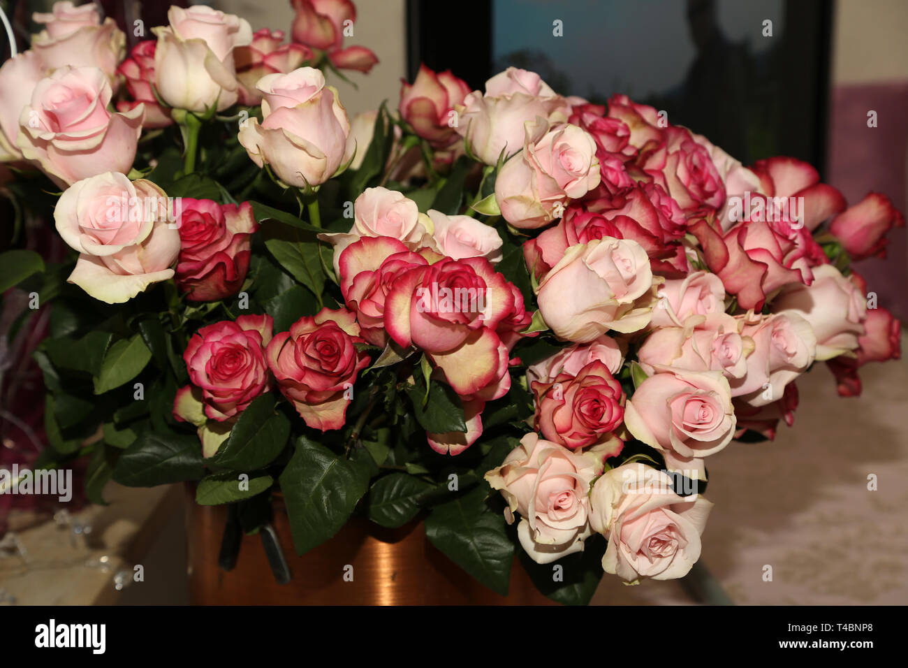 A huge bouquet of beautiful red roses Stock Photo - Alamy