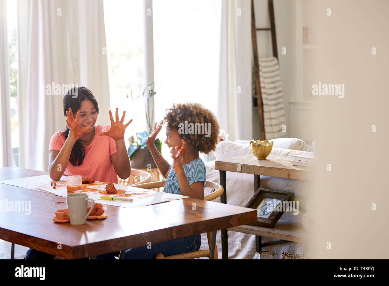 Two tween girls hi-res stock photography and images - Alamy