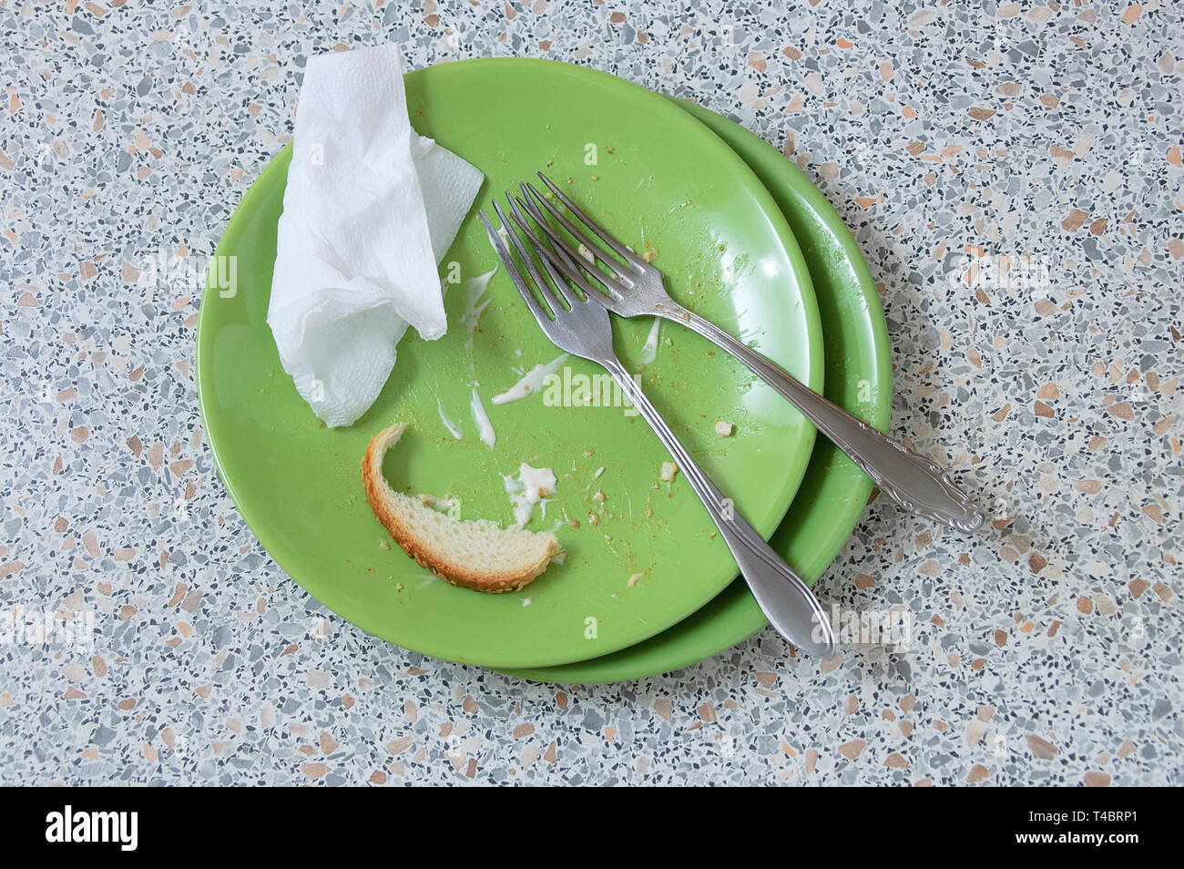 Dirty plates hi-res stock photography and images - Alamy