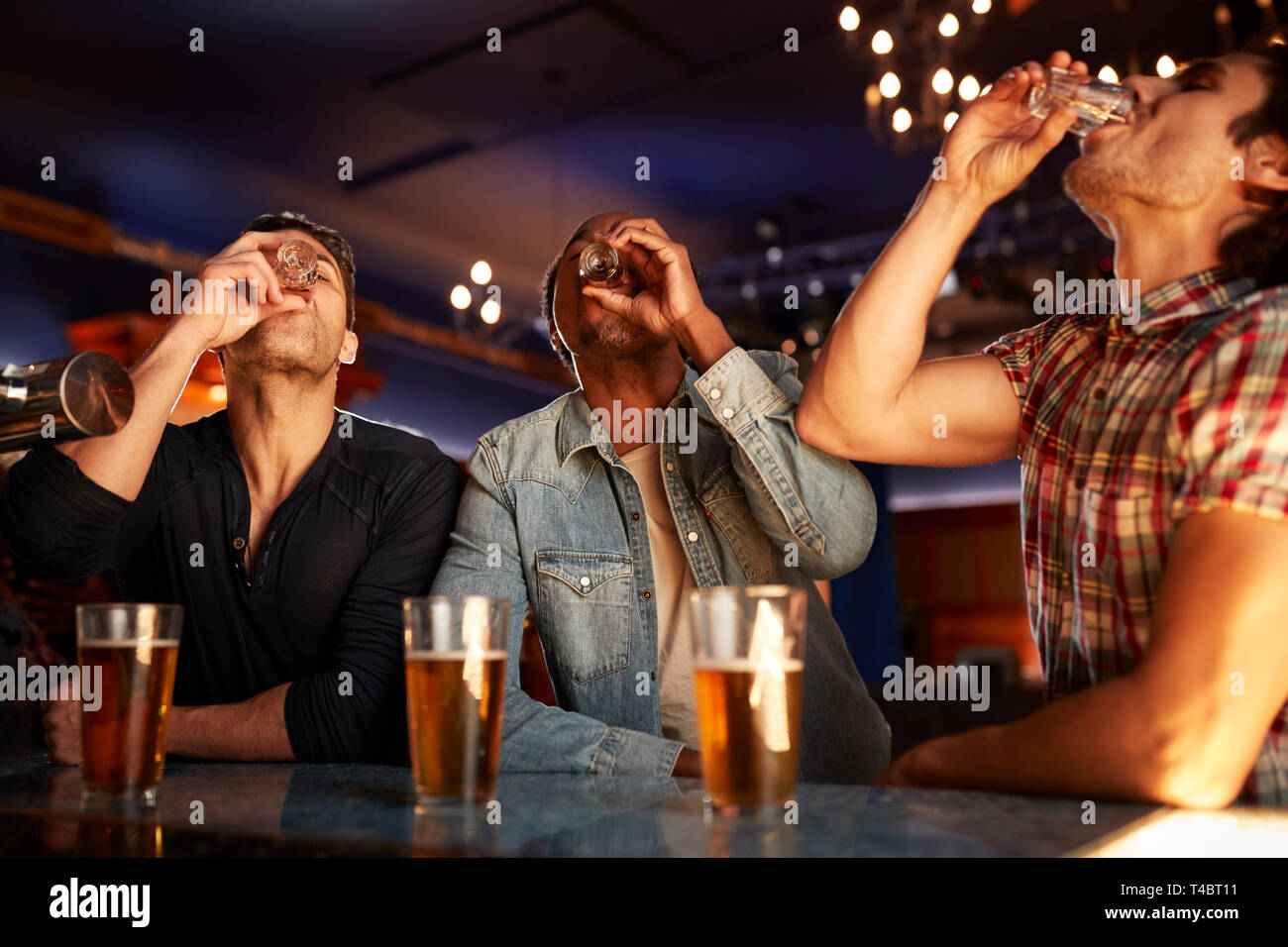 Group of men drinking pub shots hi-res stock photography and images - Alamy