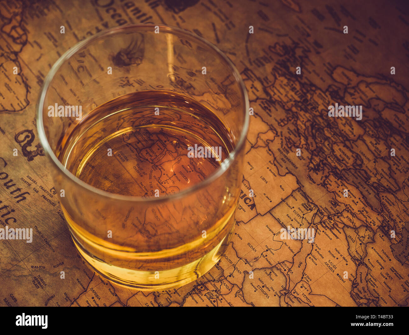 World drink alcohol map globe hi-res stock photography and images - Alamy