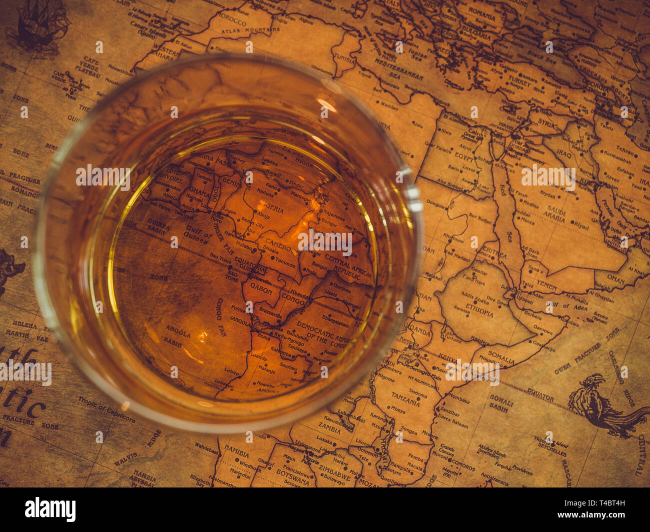 World drink alcohol map globe hi-res stock photography and images - Alamy