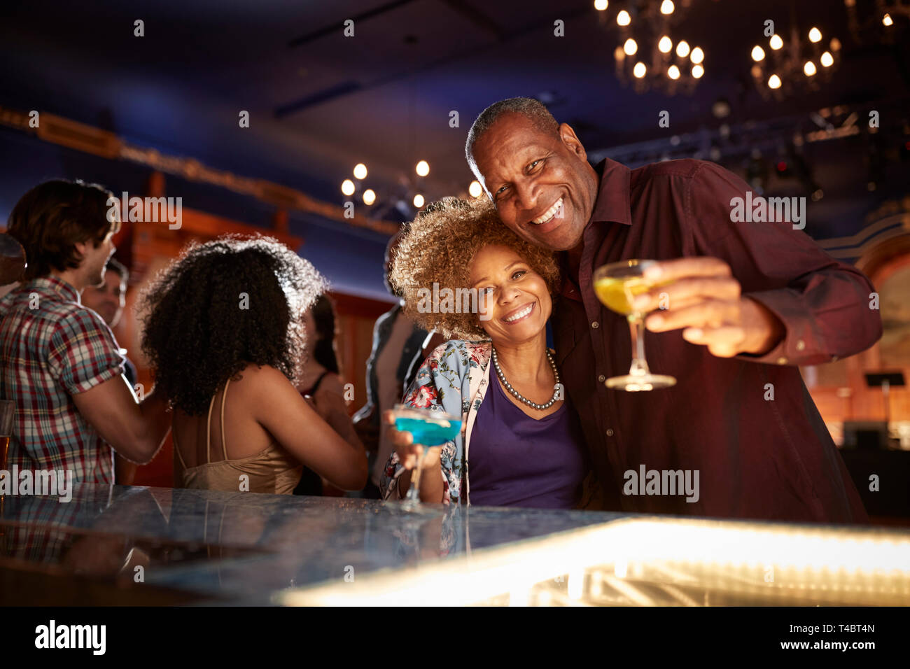 Night club dancing couple hi-res stock photography and images - Alamy