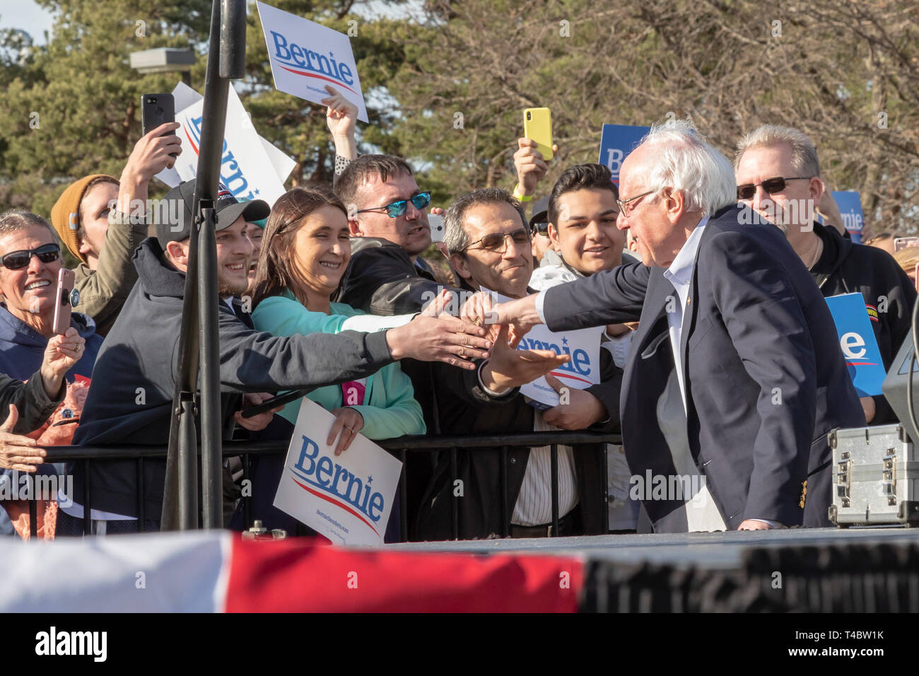 Politician rally shake hands hi-res stock photography and images - Alamy