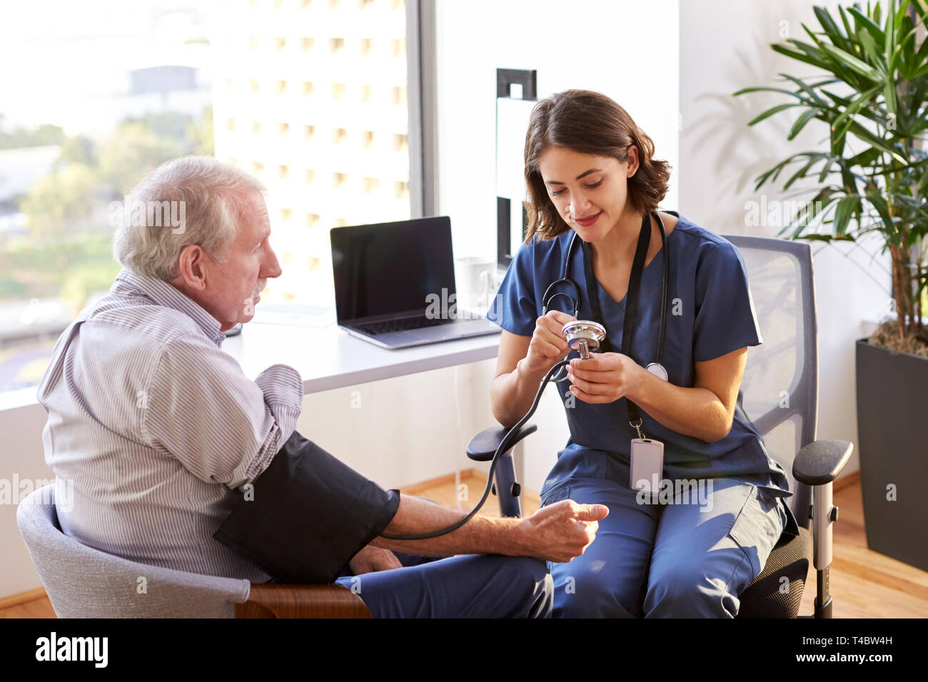 Nurse senior check hi-res stock photography and images - Alamy