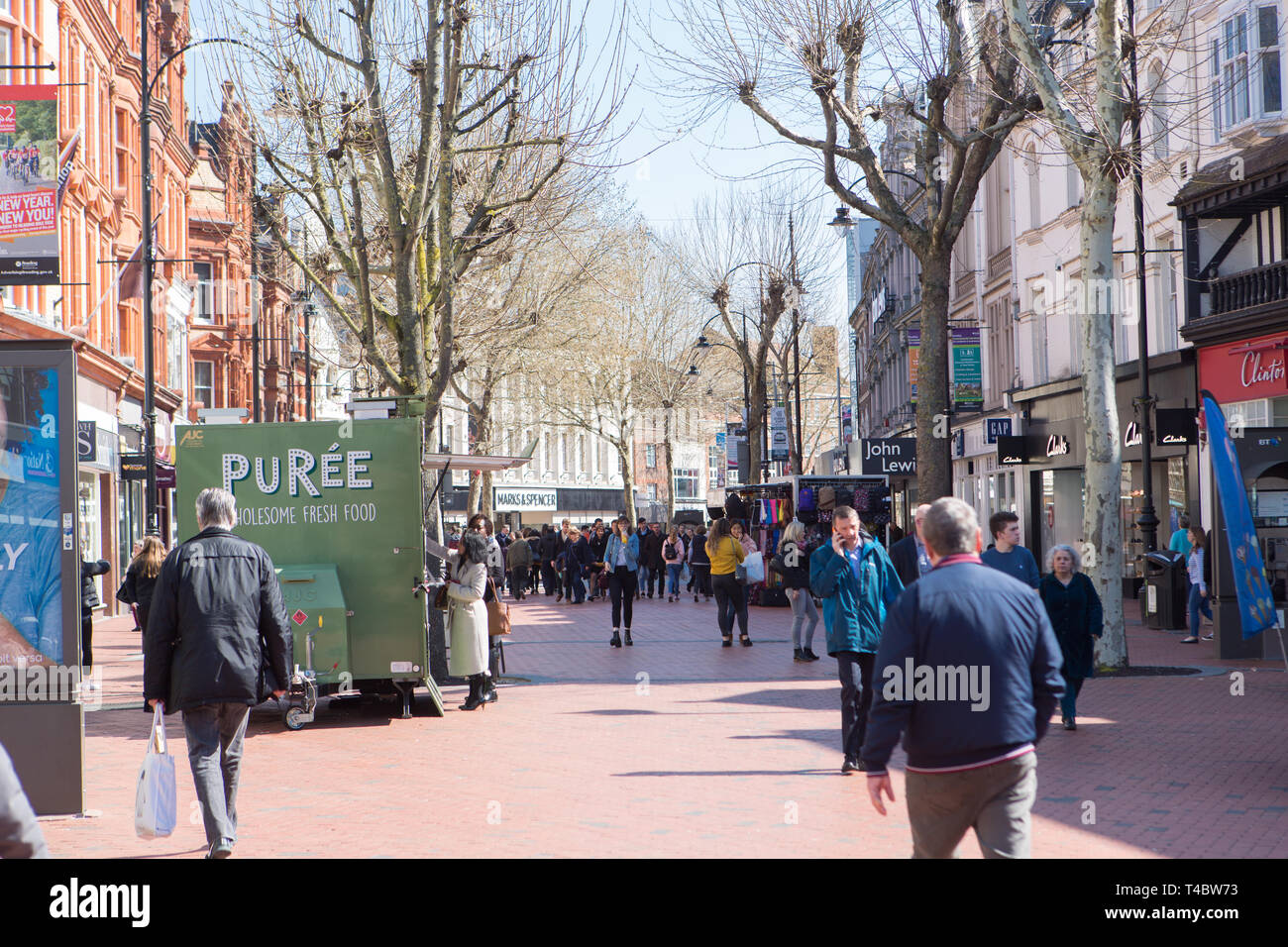 Chain street reading hi-res stock photography and images - Alamy