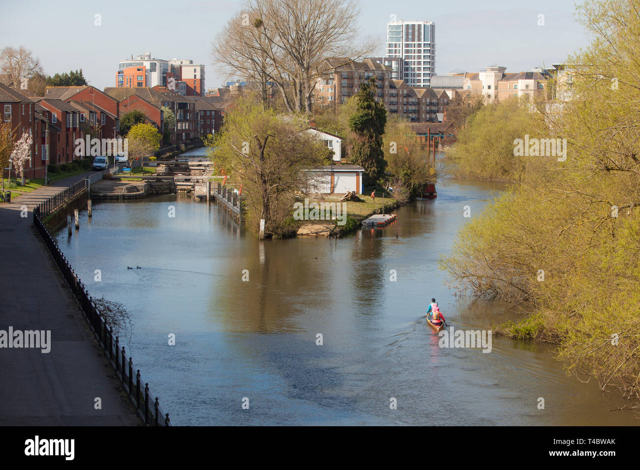 Blakes lock and the weir stream looking west towards Reading town ...