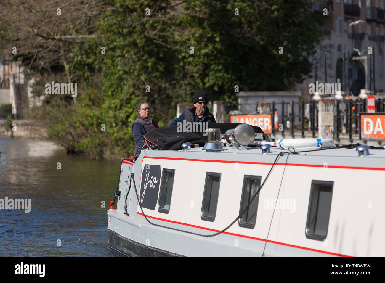 Narrowboat heading east on Kennet & Avon, Reading Stock Photo - Alamy