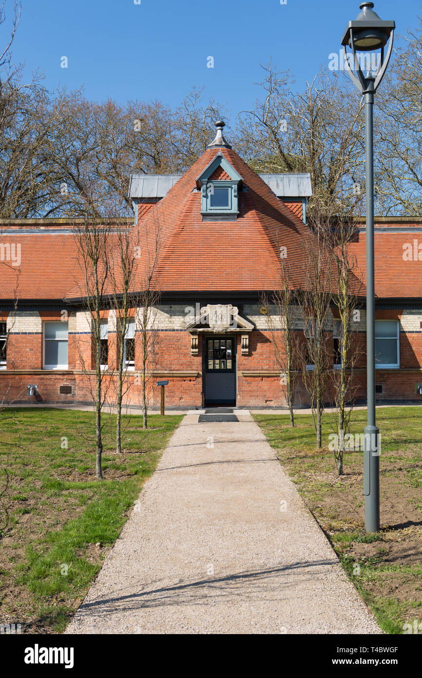 Thames Lido, restored pool with spa and restaurant Stock Photo - Alamy