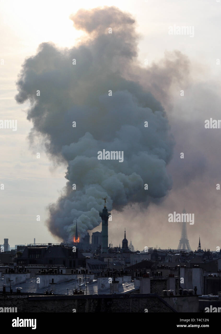 Paris, France. 15th Apr, 2019. A huge column of smoke stands above one ...