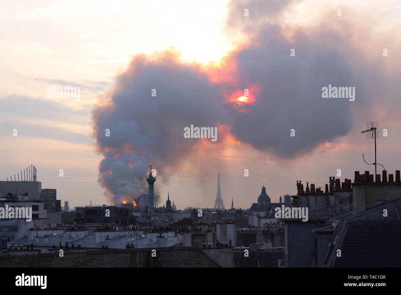 Paris, France. 15th Apr, 2019. A huge column of smoke stands above one ...