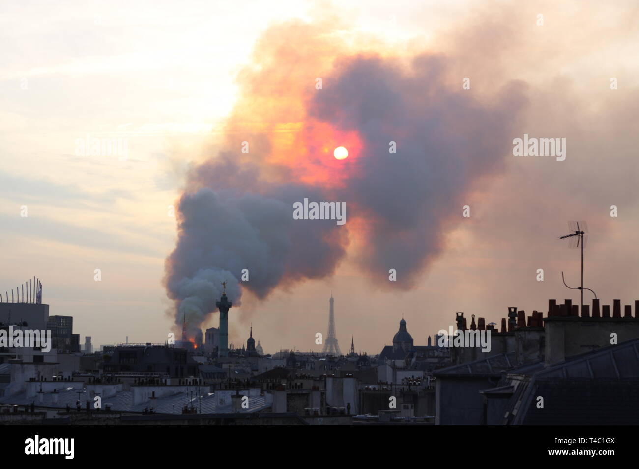 Paris, France. 15th Apr, 2019. A huge column of smoke stands above one ...