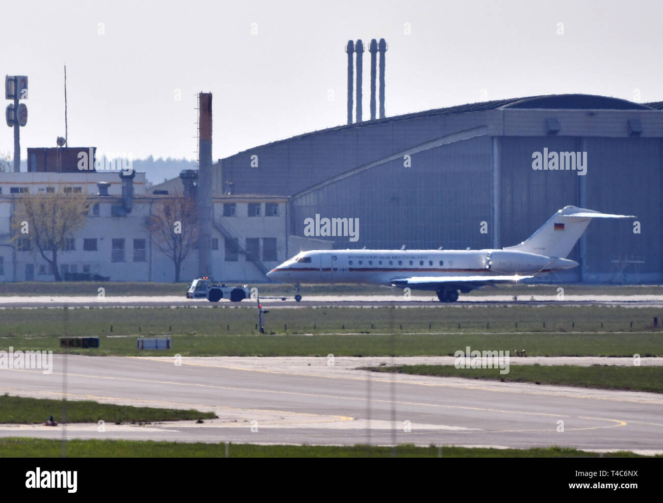 Global 5000 jet hi-res stock photography and images - Alamy