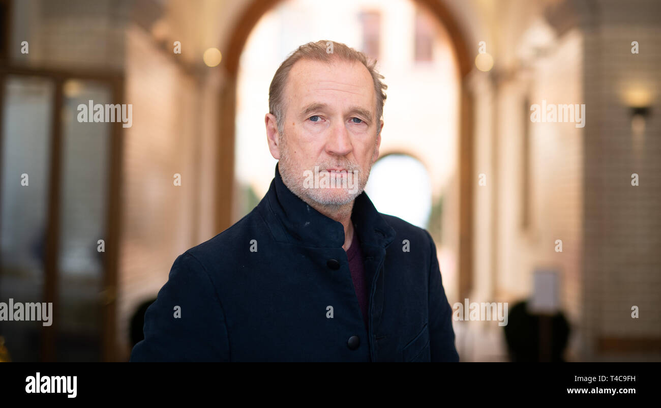 16 April 2019, Hamburg: The actor Peter Lohmeyer (as Jan Fabel) is on ...