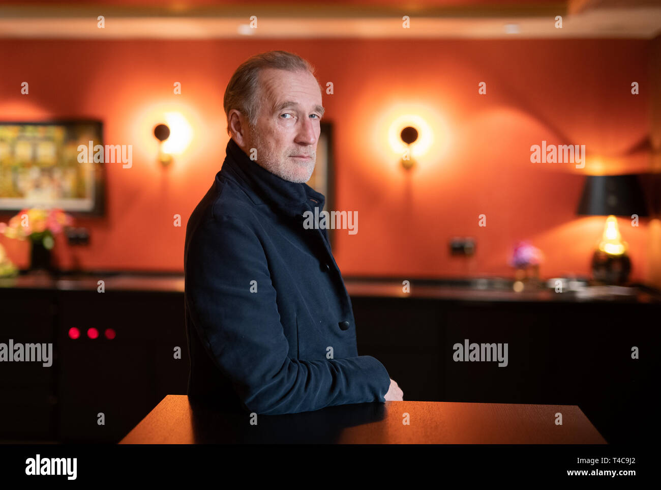 16 April 2019, Hamburg: Actor Peter Lohmeyer as Jan Fabel is on set ...