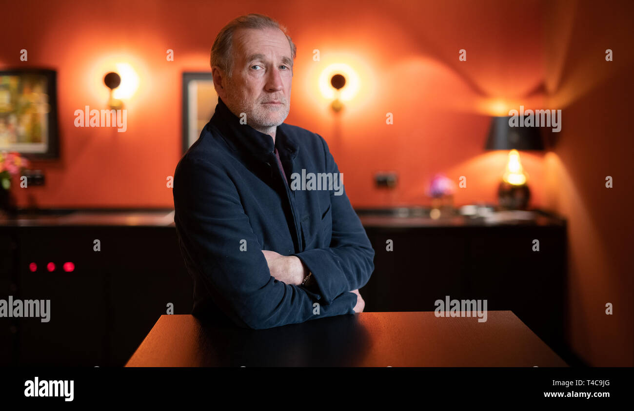 16 April 2019, Hamburg: Actor Peter Lohmeyer as Jan Fabel is on set ...