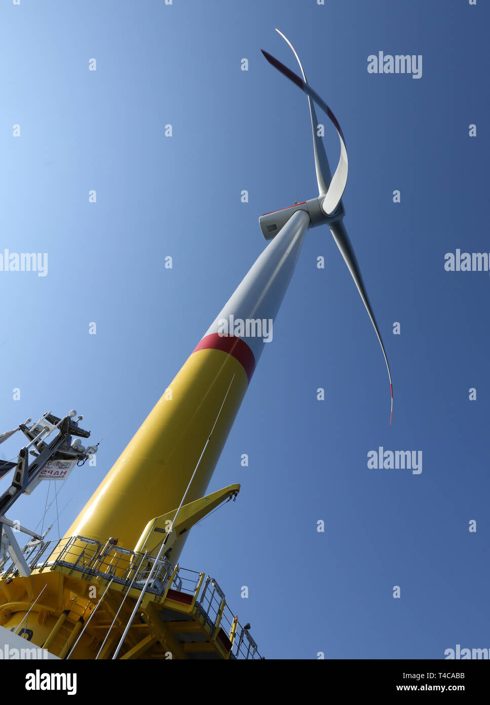 Sassnitz Mukran, Germany. 16th Apr, 2019. After the official ...