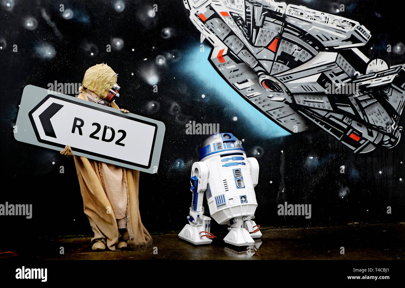 Adrian Hanna dressed as a Tusken Raider poses with an R2D2 replica ...