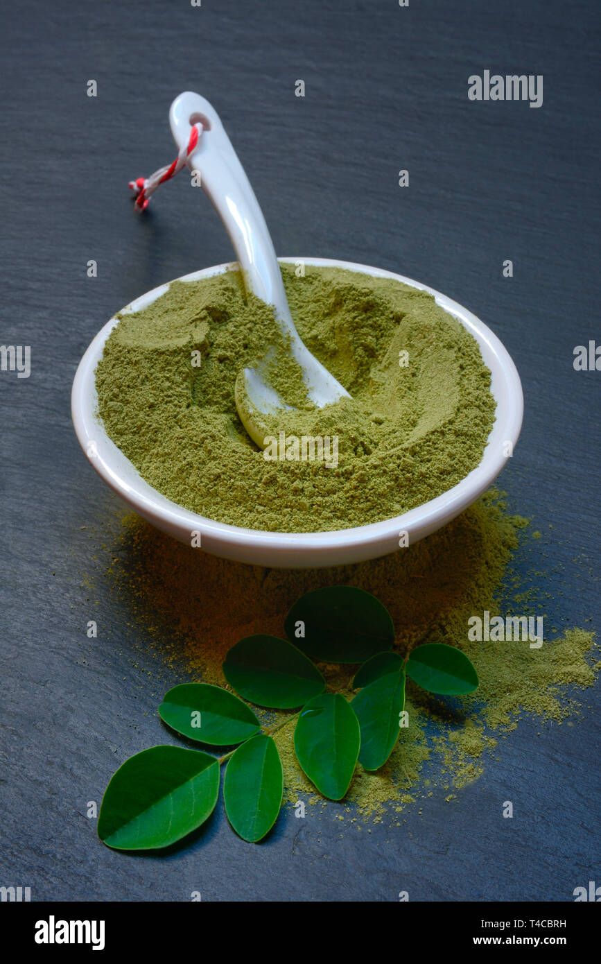 Moringa, Moringa-Pulver in Schale, Moringapulver, Moringablaetter ...
