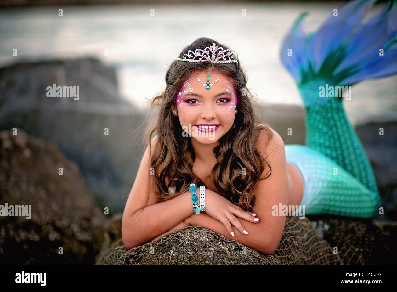Tween mermaid on rocks hi-res stock photography and images - Alamy