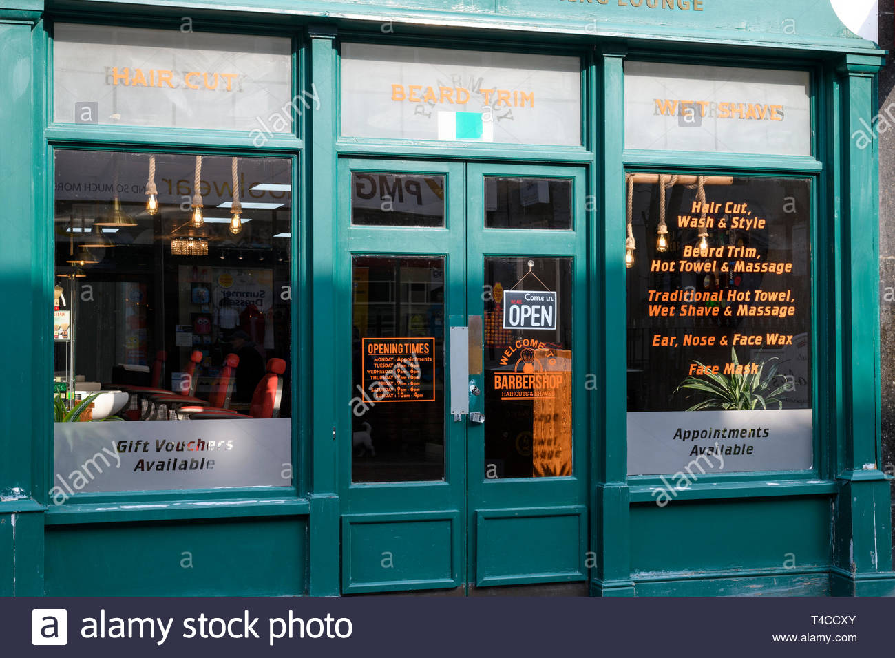 Poole High Street High Resolution Stock Photography and Images - Alamy