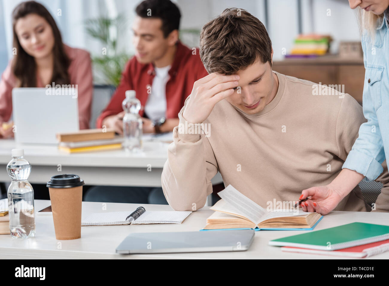 Explaining lesson hi-res stock photography and images - Alamy