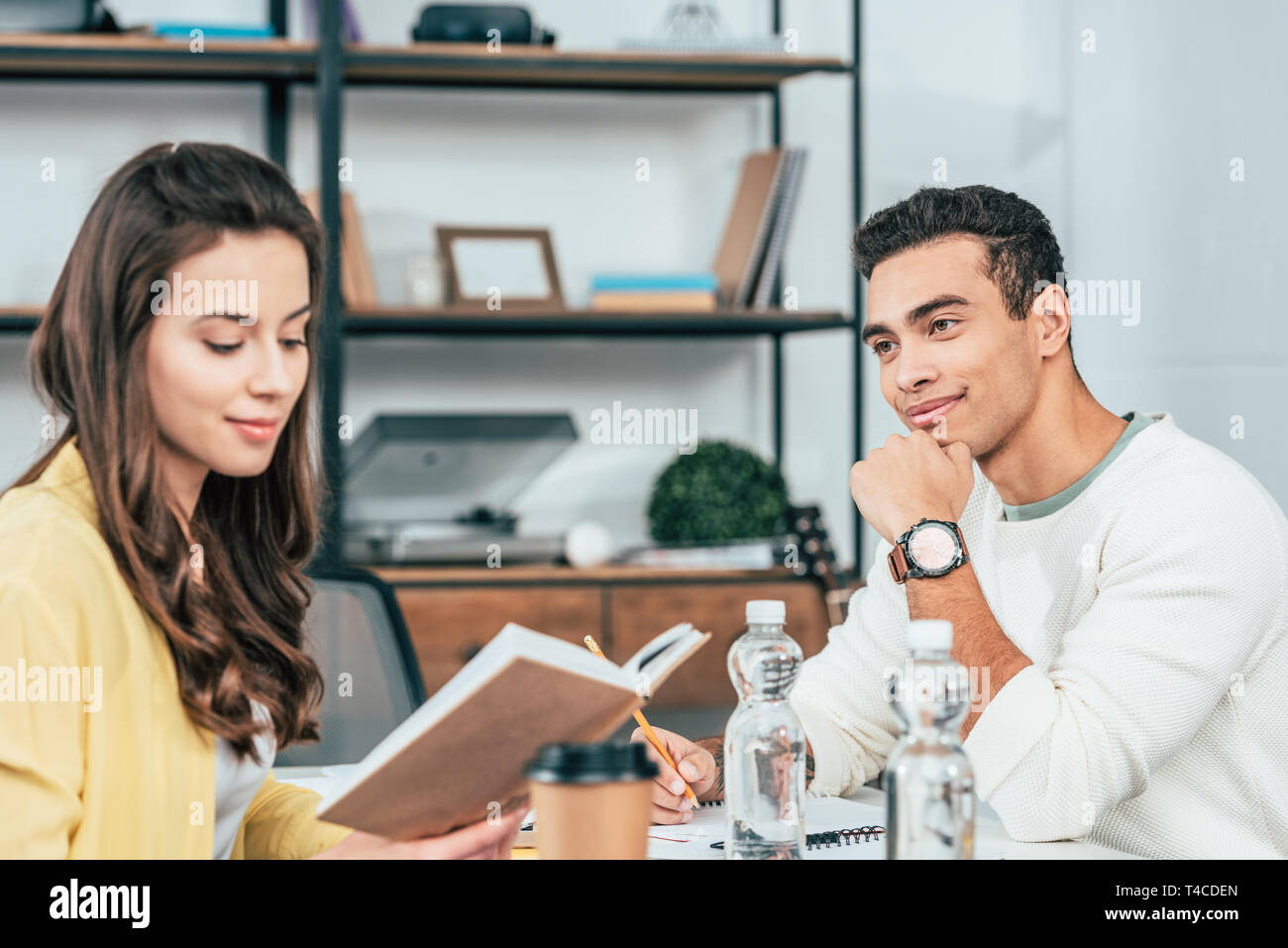 Students focus studying books hi-res stock photography and images - Alamy