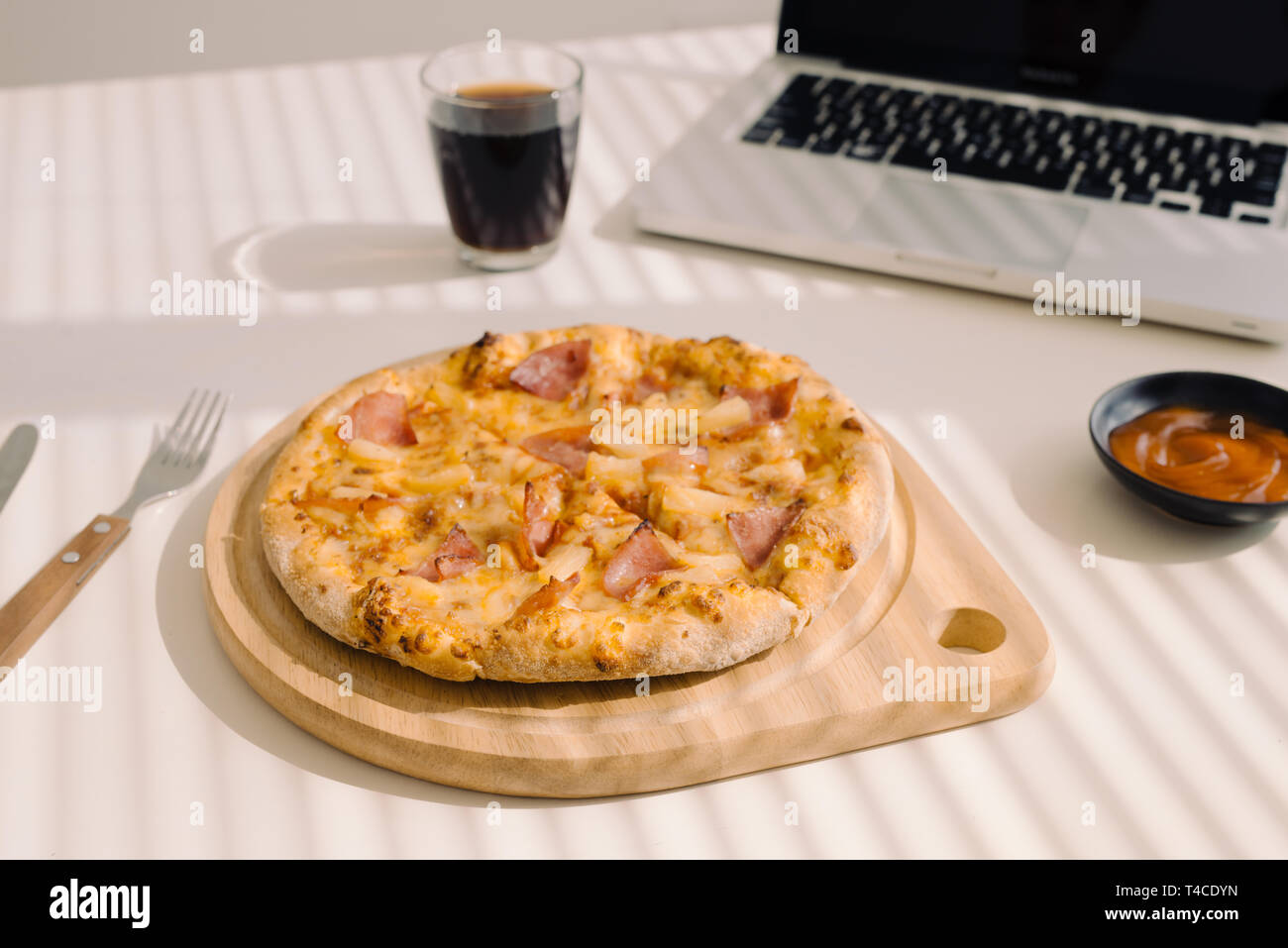 Tasty pizza hi-res stock photography and images - Alamy