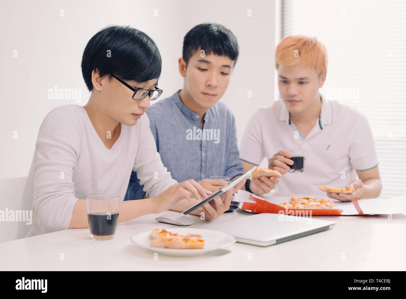 Business team working lunch eating hi-res stock photography and images ...
