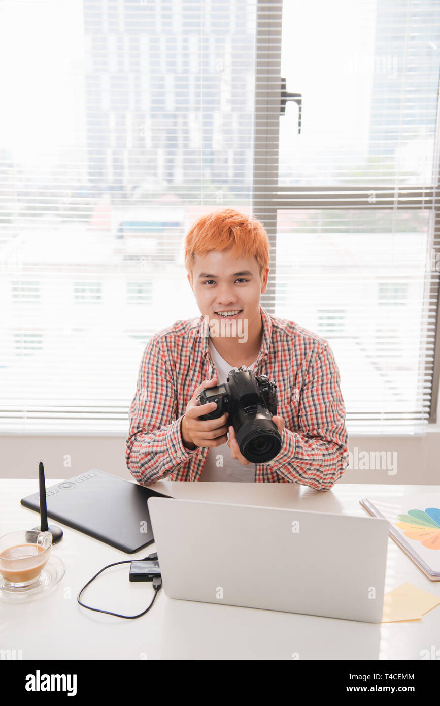 Photo editor hi-res stock photography and images - Alamy