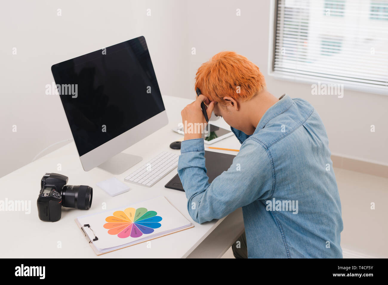 Working images hi-res stock photography and images - Alamy