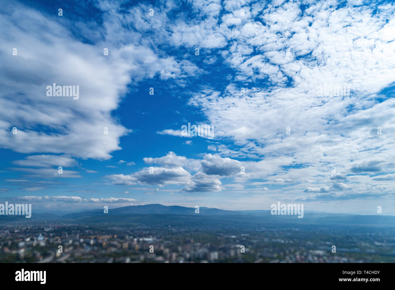 Sky with white clouds and horizon line Stock Photo - Alamy