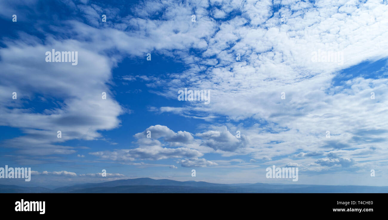 Sky with white clouds and horizon line Stock Photo - Alamy