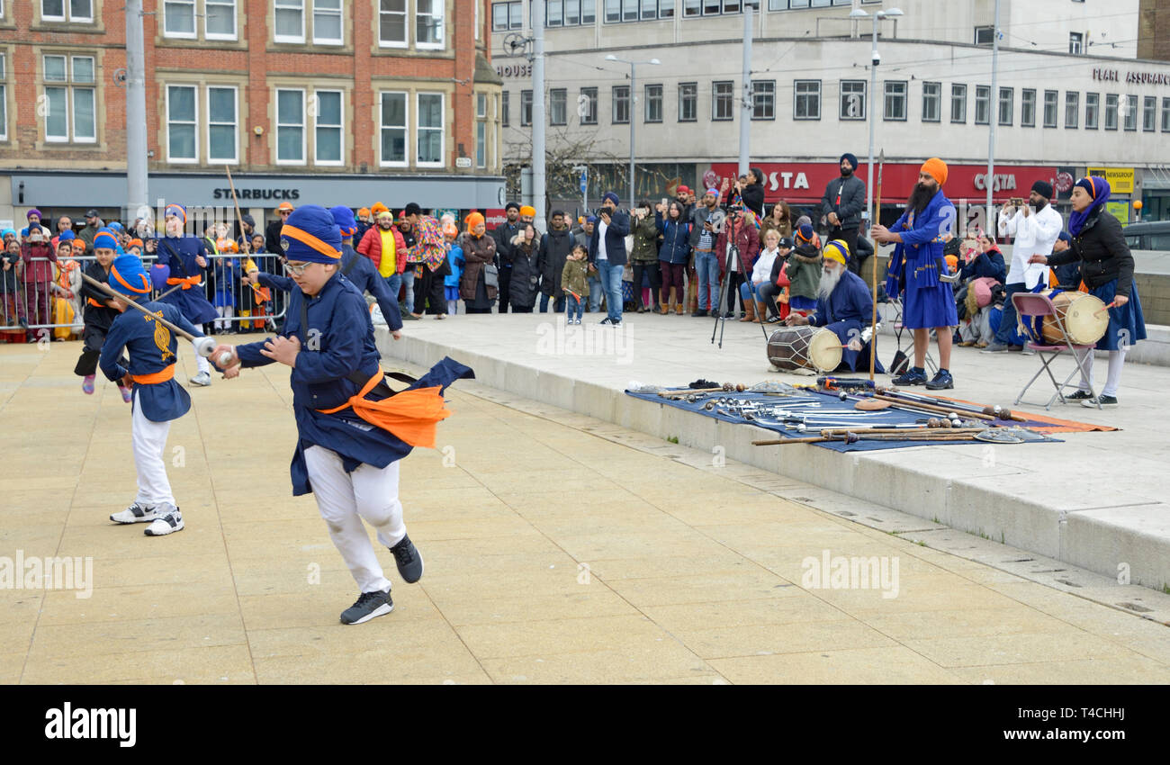 Sword Dance, celebration, Nottingham Stock Photo - Alamy